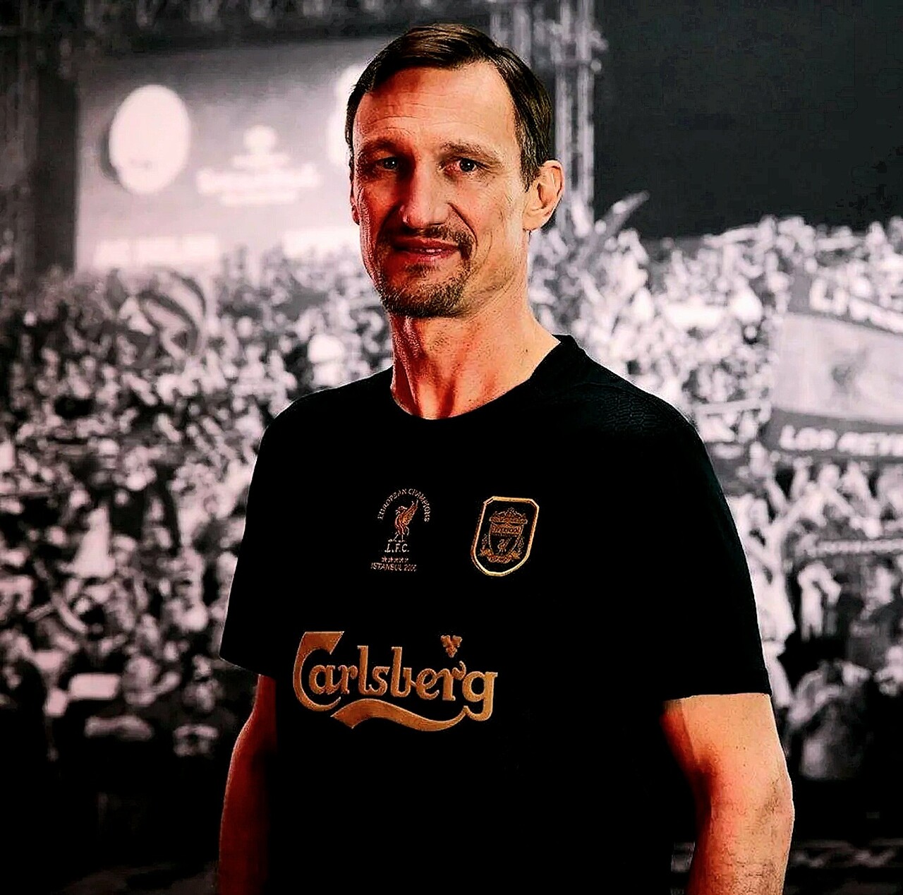 英 리버풀FC, 세계최초 ‘넷제로 축구 유니폼’ 공개 "눈길"